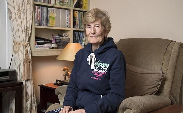 Día de la Madre: en Escocia: A los 81 años, Eileen Macken conoció y ...